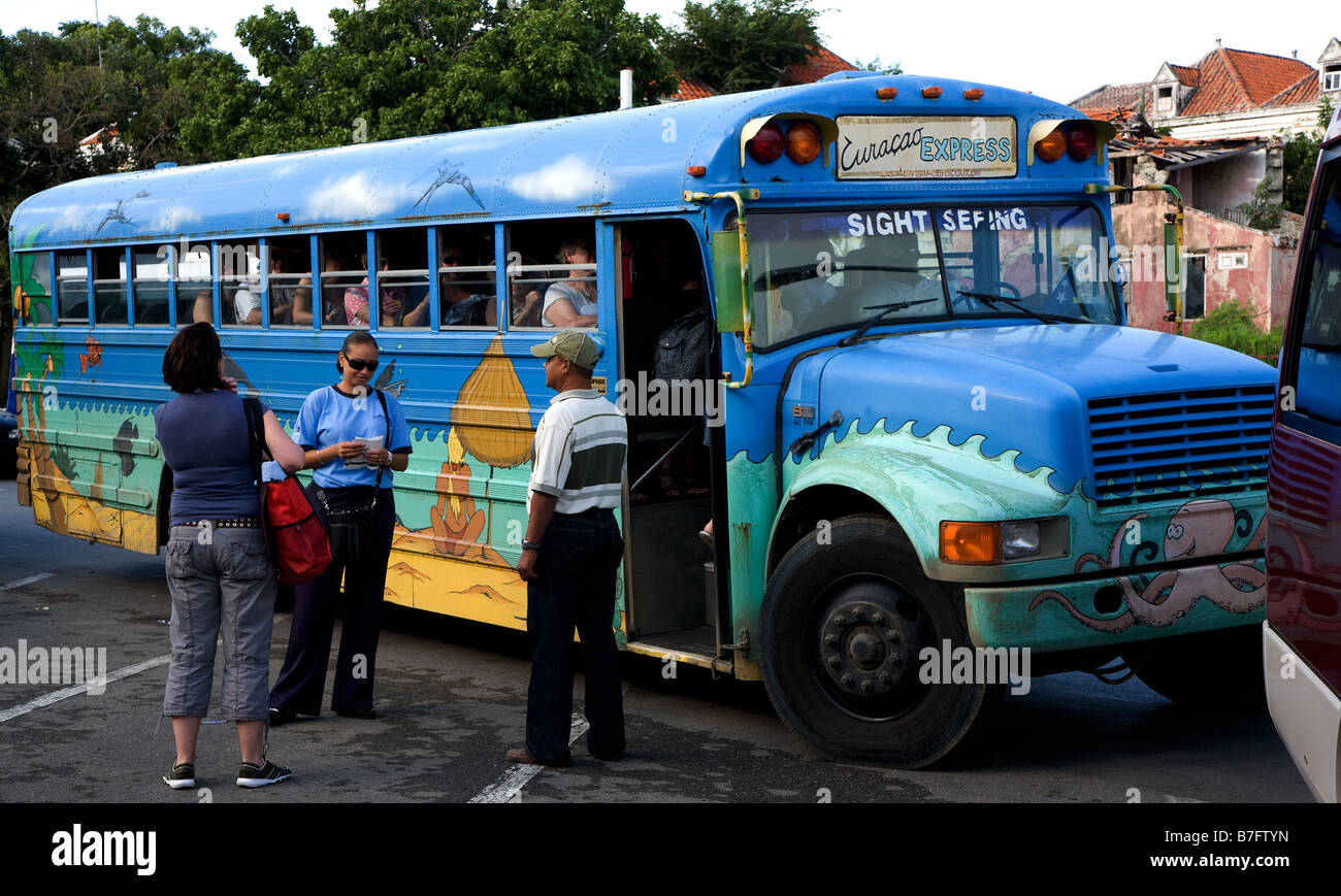 Bus turistico curacao immagini e fotografie stock ad alta risoluzione ...