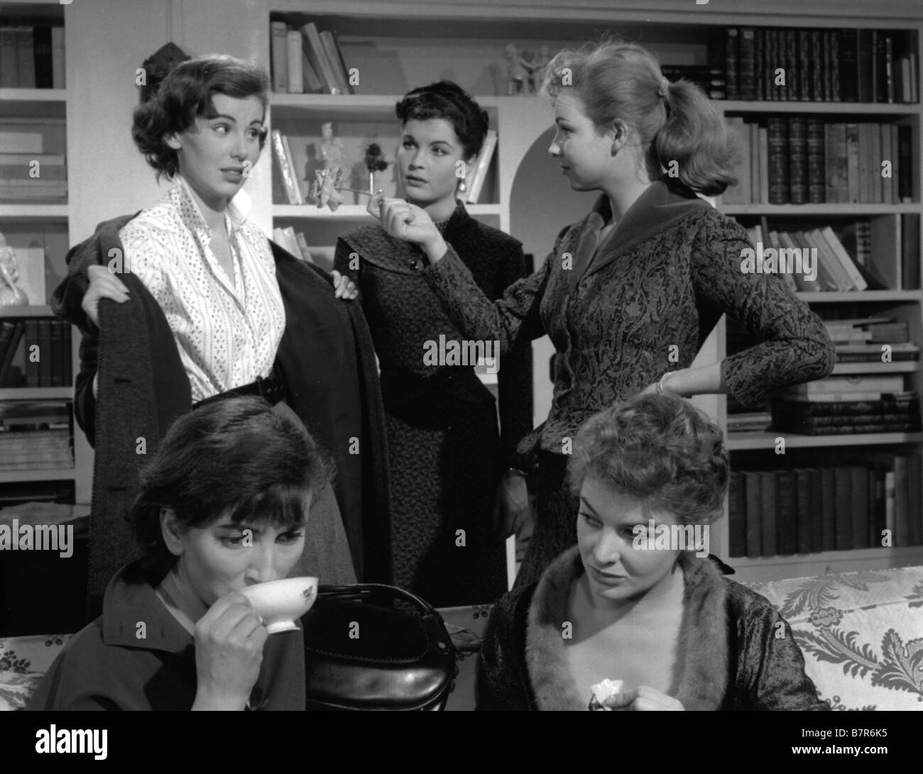 Le amiche Anno: 1955 Italia Direttore : Michelangelo Antonioni ...