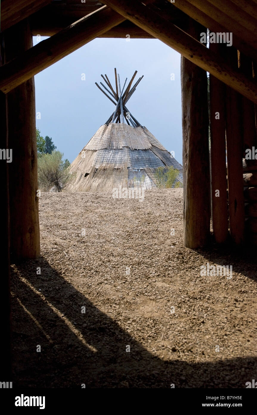 Indian tepee immagini e fotografie stock ad alta risoluzione - Alamy