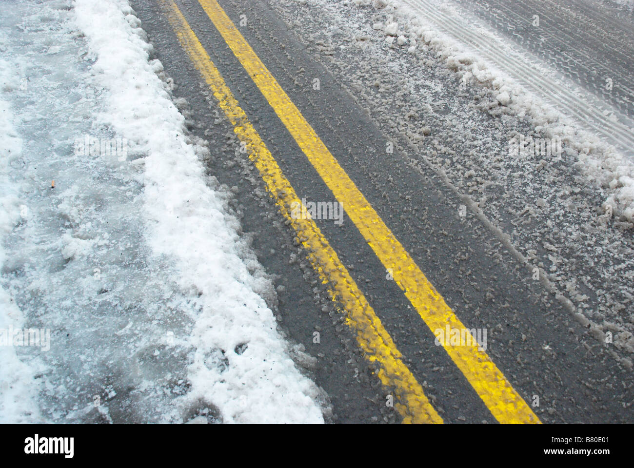 Segnali stradali lenti immagini e fotografie stock ad alta risoluzione ...