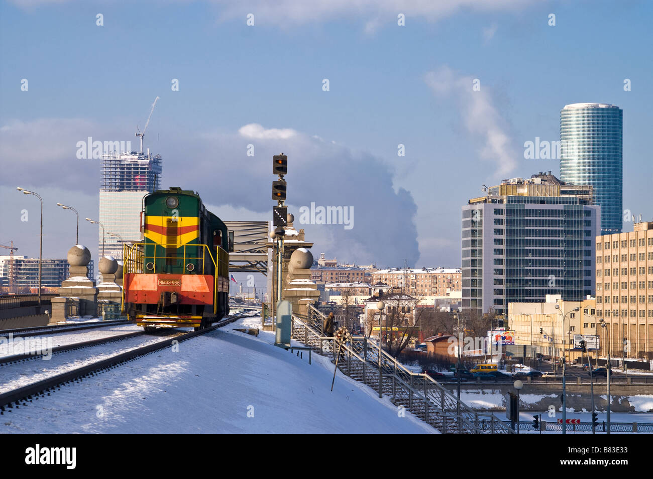 Locomotiva Diesel sulla ferrovia di Mosca Foto stock - Alamy