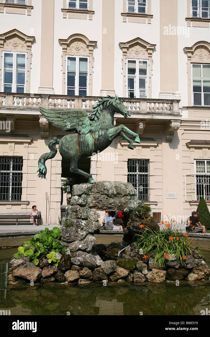 Pegaso cavallo alato statua Salzburg Austria Salzburg Austria 27 Giugno ...