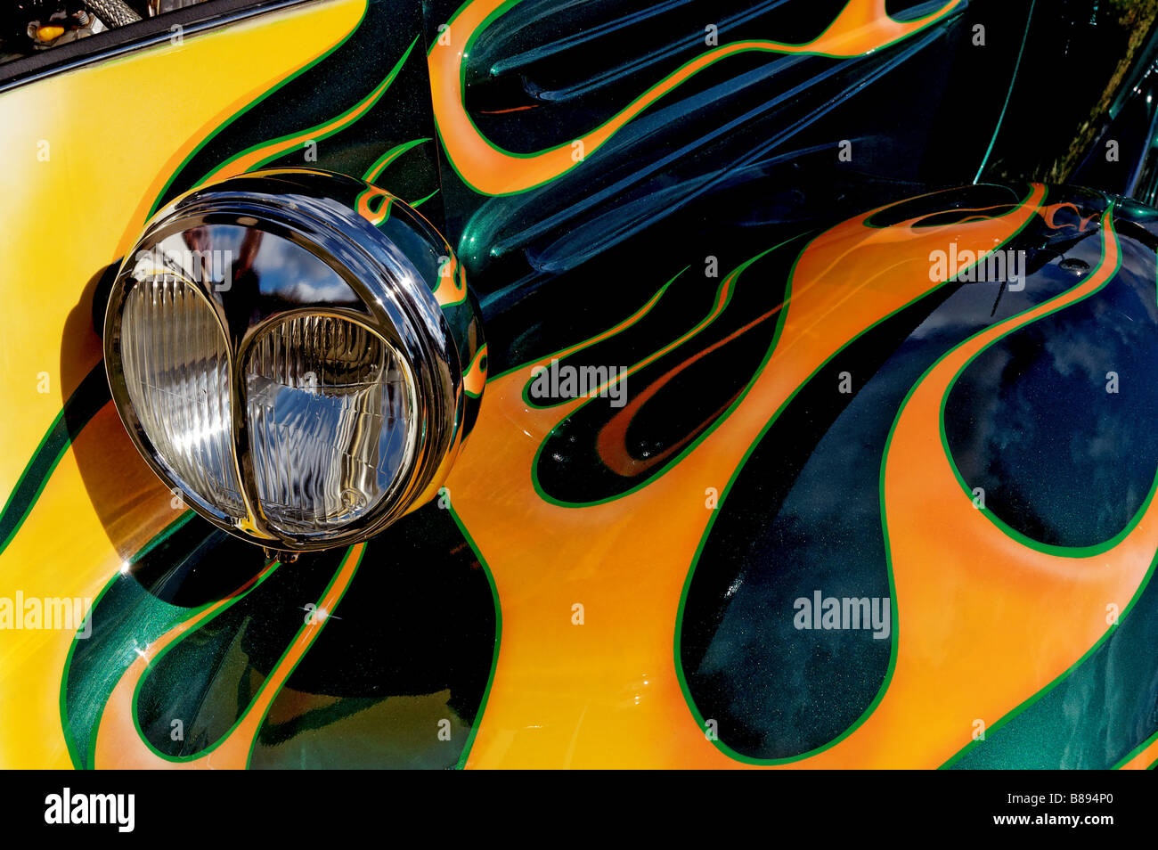 Custom car flames immagini e fotografie stock ad alta risoluzione - Alamy