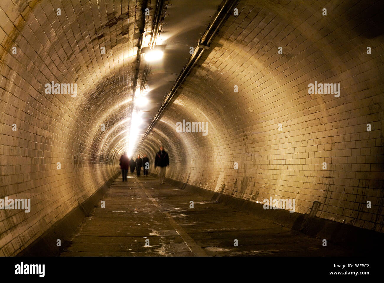 Tunnel pedonale immagini e fotografie stock ad alta risoluzione - Alamy