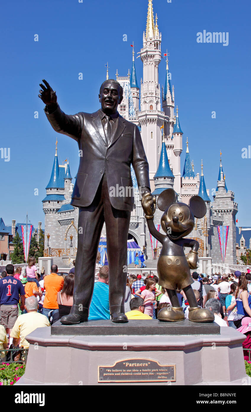 Walt disney mickey mouse statua immagini e fotografie stock ad alta ...