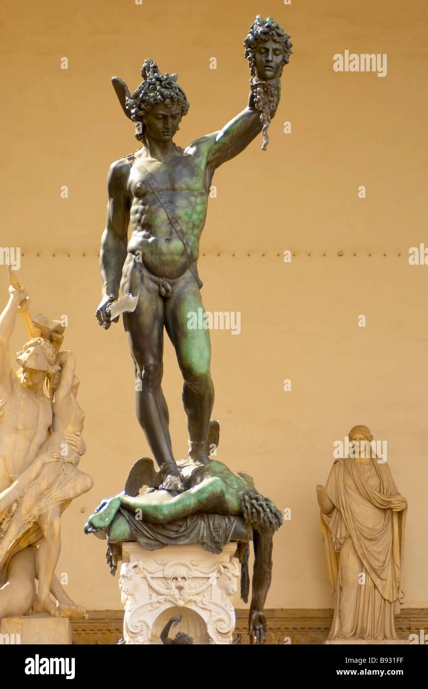 Statua di Perseo con la testa di Medusa del Cellini La Loggia Firenze ...