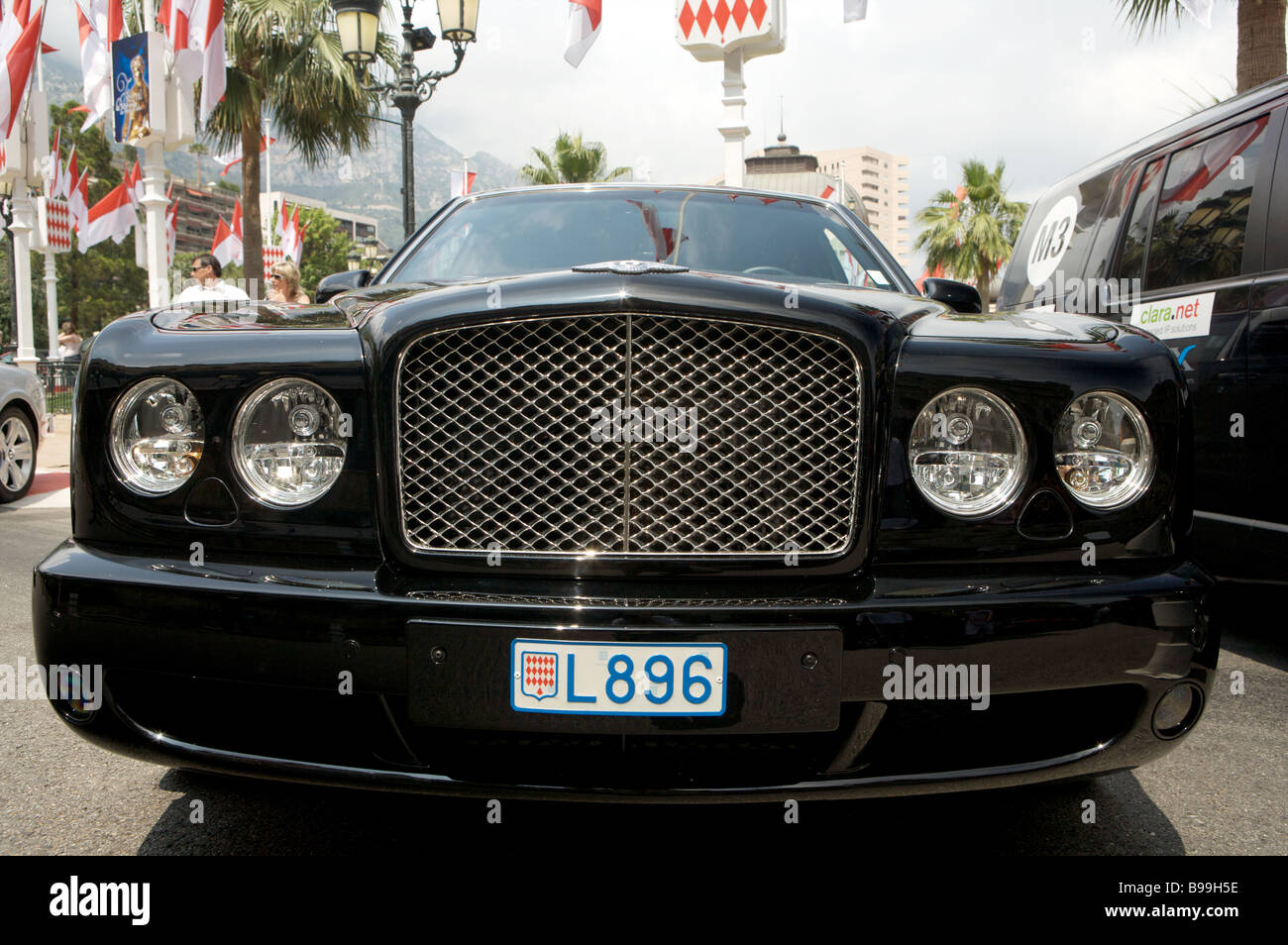 Auto di lusso nera immagini e fotografie stock ad alta risoluzione - Alamy