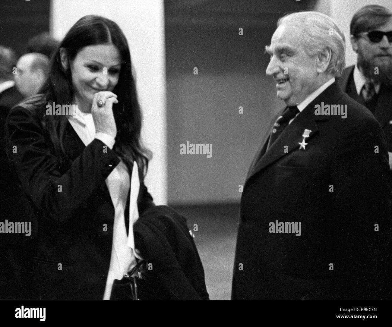 Cantante Italiano Daisy Lumini a sinistra e vice presidente dell'URSS ...