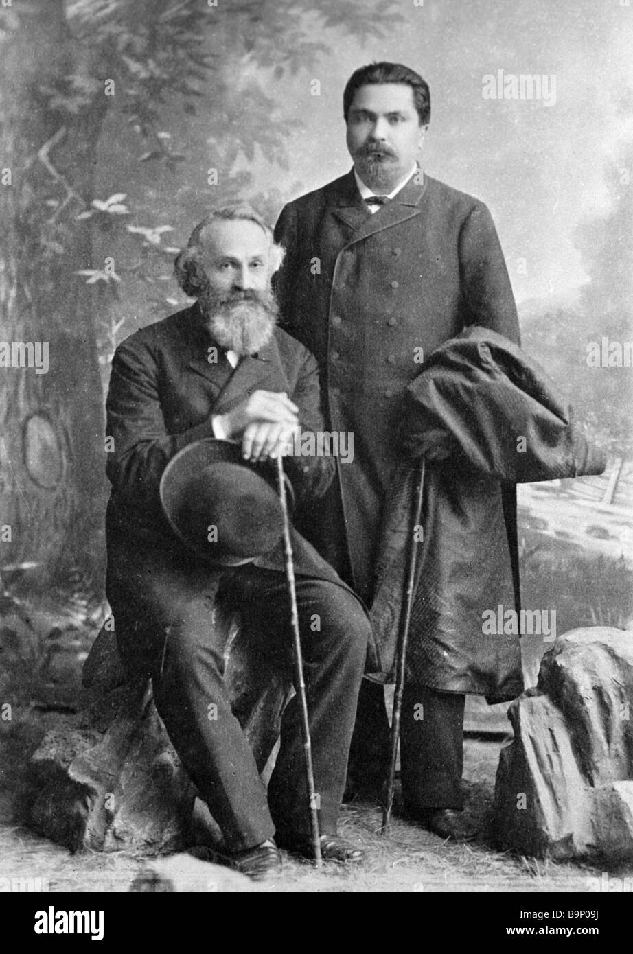 Pianista russo conduttore ed insegnante Vasily Safonov destra e ...