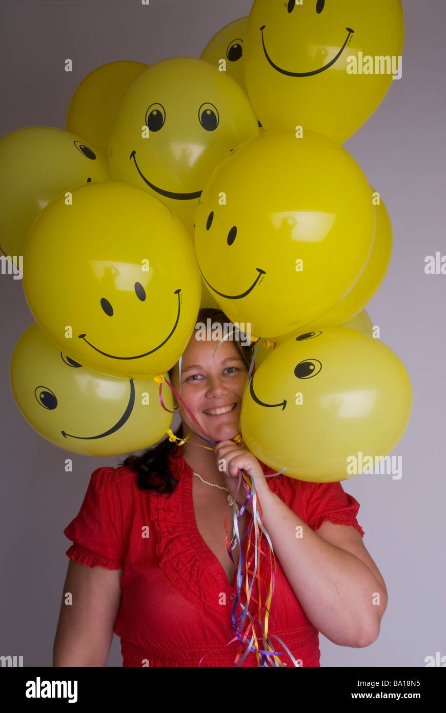 Smiley felice immagini e fotografie stock ad alta risoluzione - Alamy