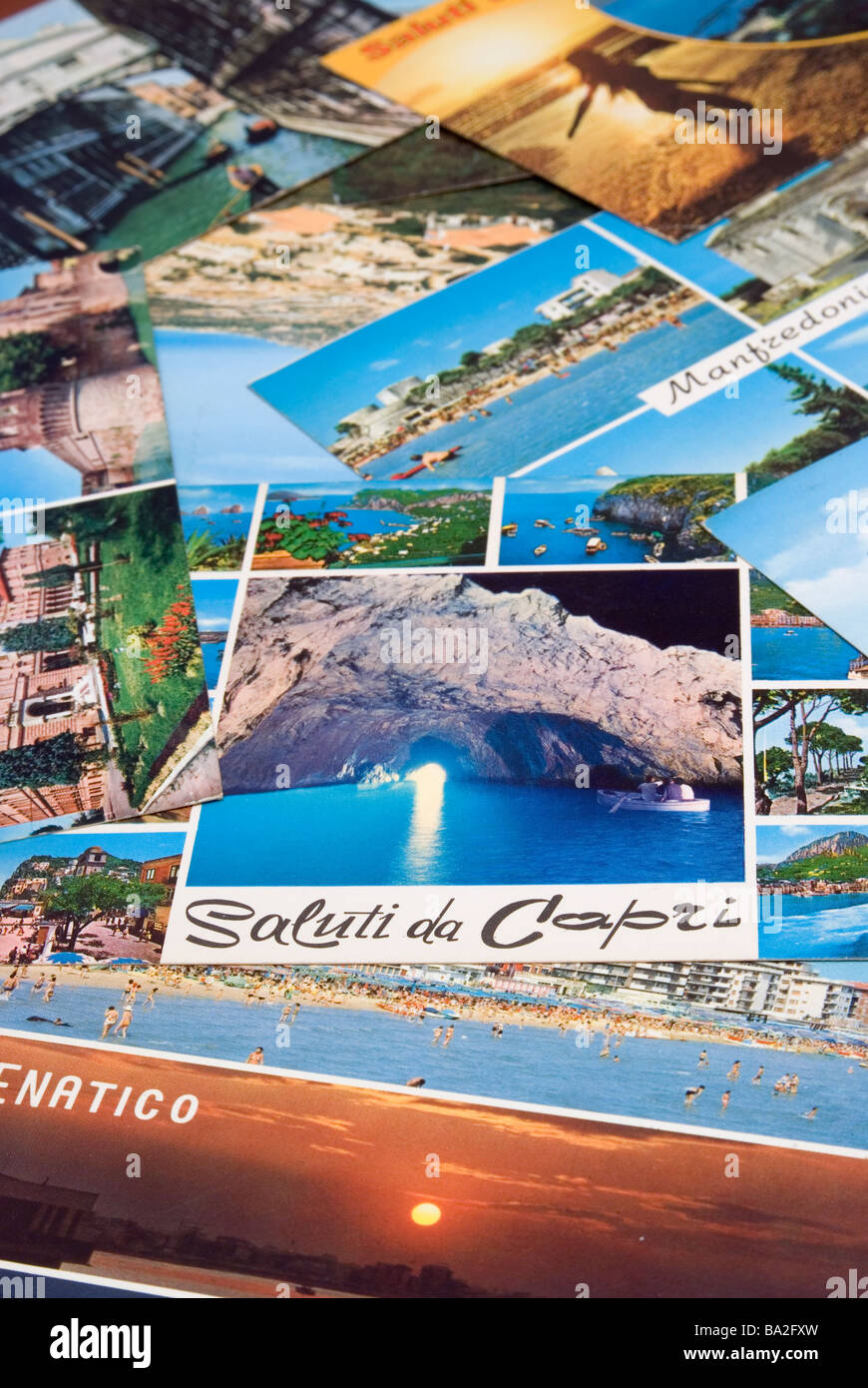 Cartoline italiane immagini e fotografie stock ad alta risoluzione - Alamy