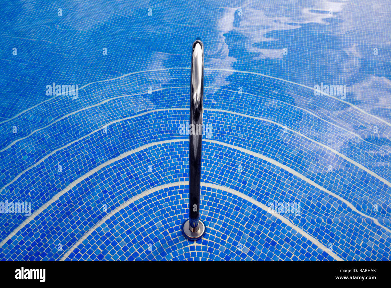 Piscina schwimmbad immagini e fotografie stock ad alta risoluzione - Alamy