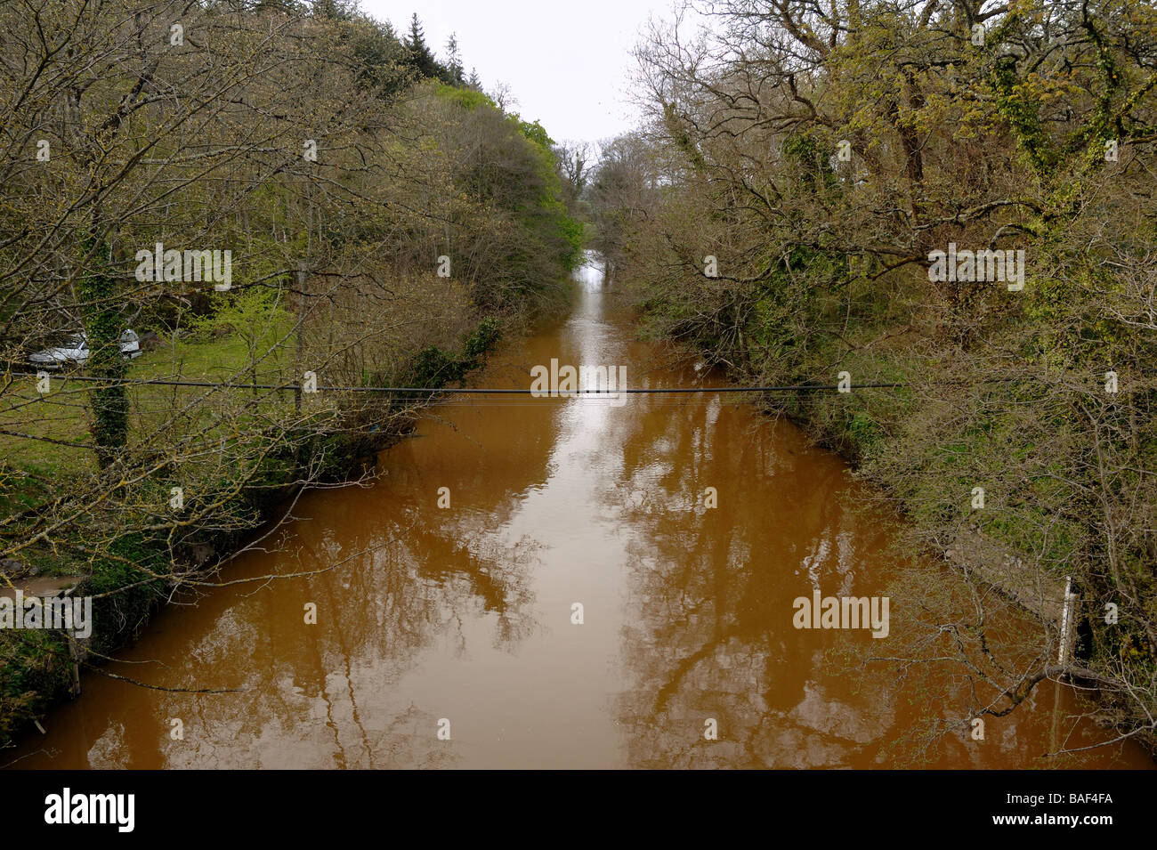 Fiume inquinato immagini e fotografie stock ad alta risoluzione - Alamy