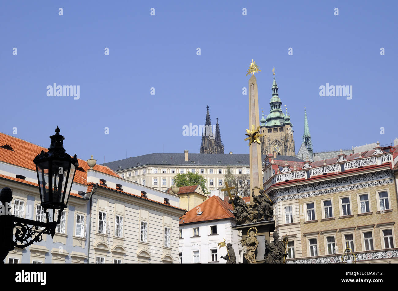 Praga è la capitale e la città più grande della Repubblica ceca. La ...