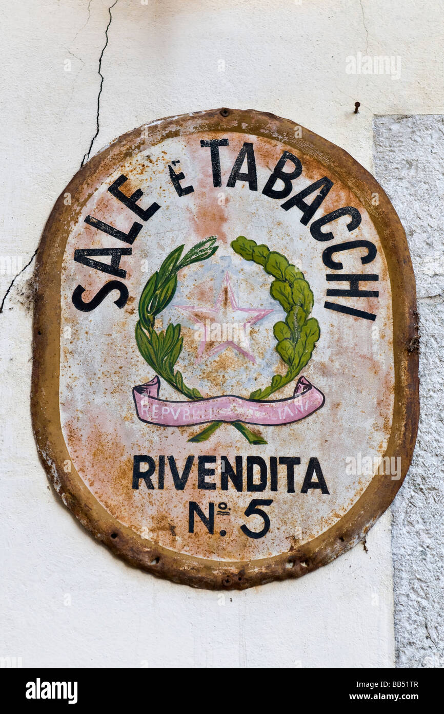 Tobacco sign italy tabacchi immagini e fotografie stock ad alta ...