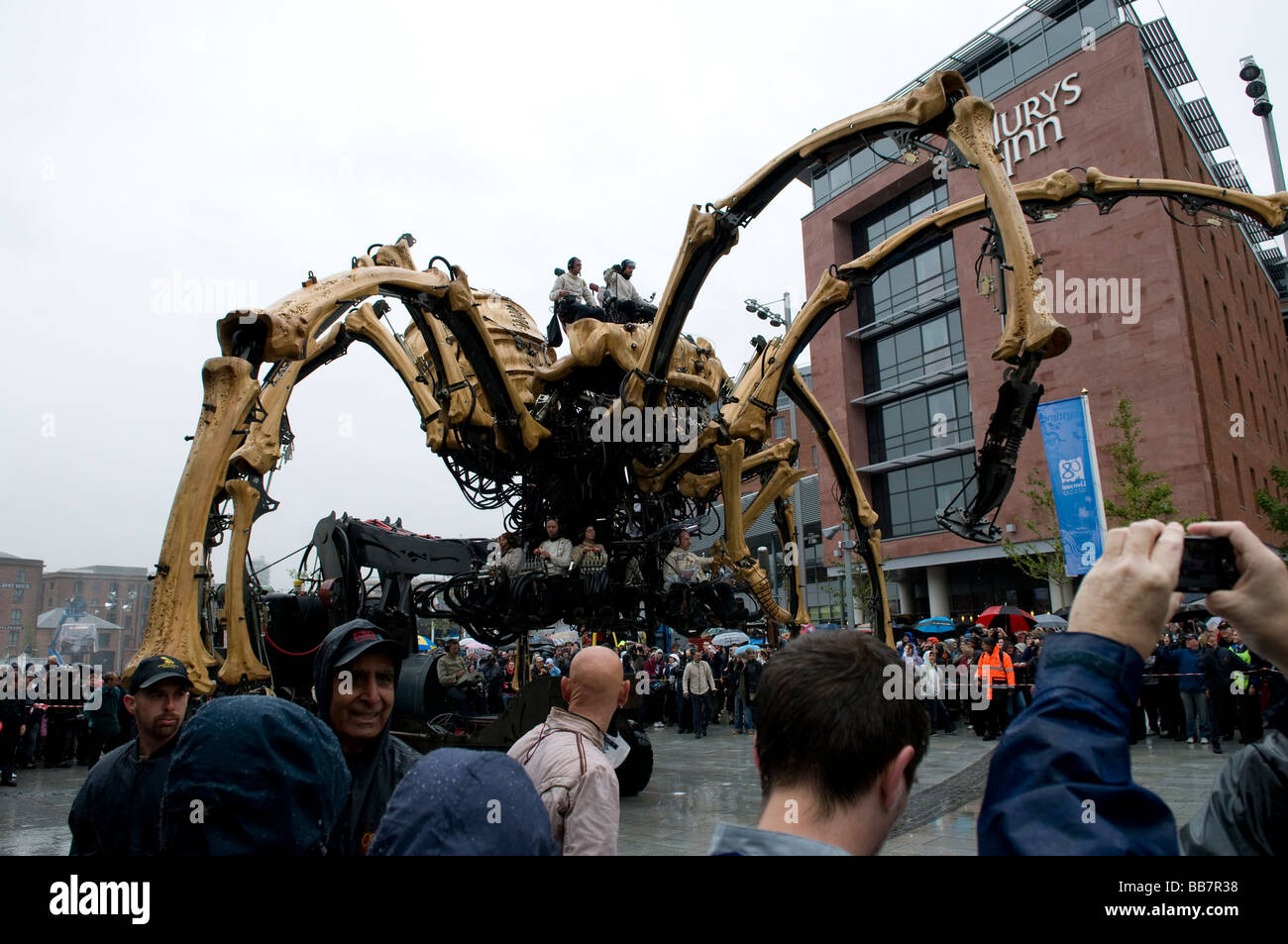 Mechanical spider immagini e fotografie stock ad alta risoluzione - Alamy