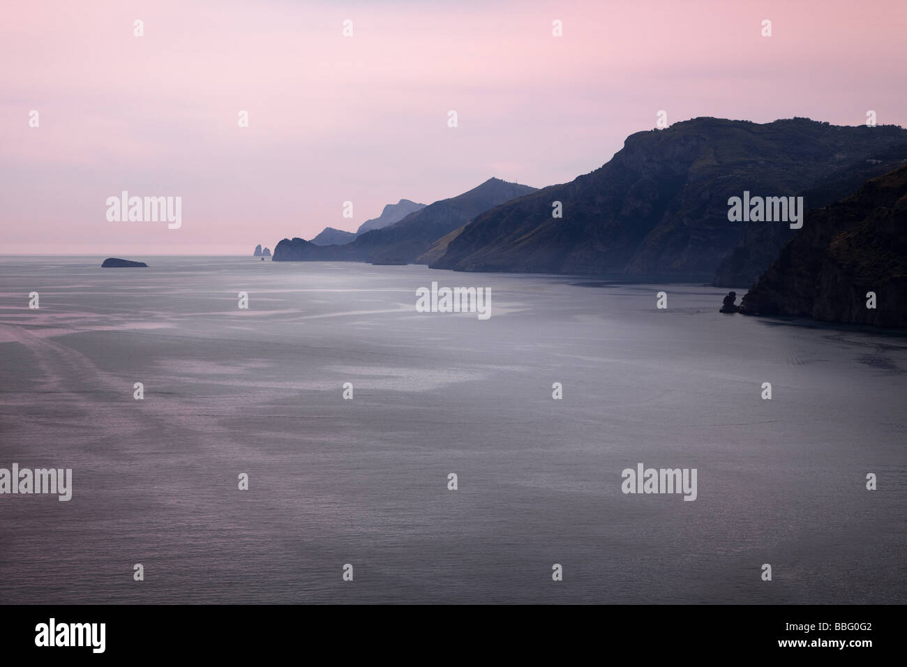 Costiera amalfitana al tramonto immagini e fotografie stock ad alta risoluzione - Alamy