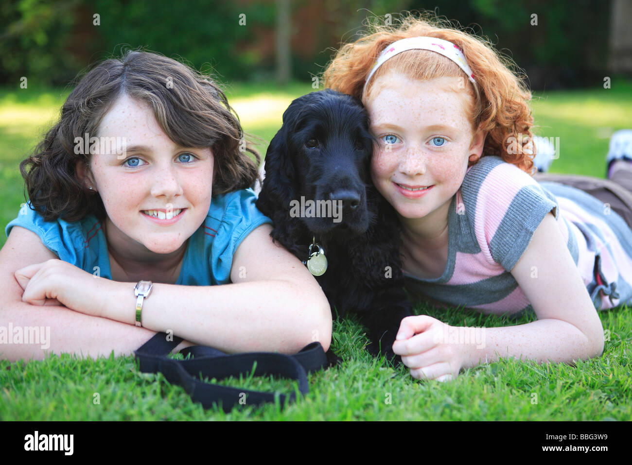 Ragazze e cani immagini e fotografie stock ad alta risoluzione - Alamy