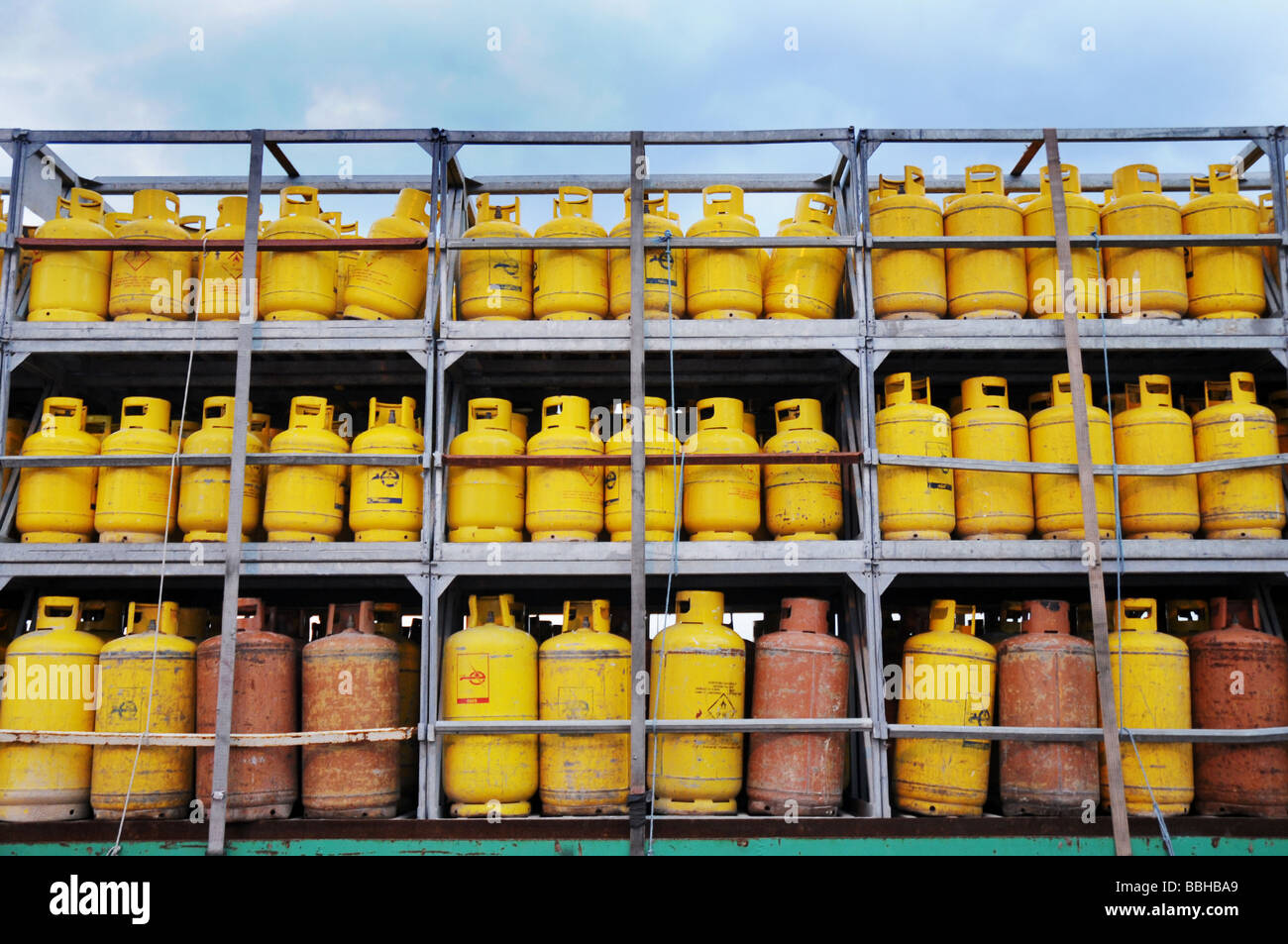 Bottiglie di bombole di gas industriali immagini e fotografie stock ad ...