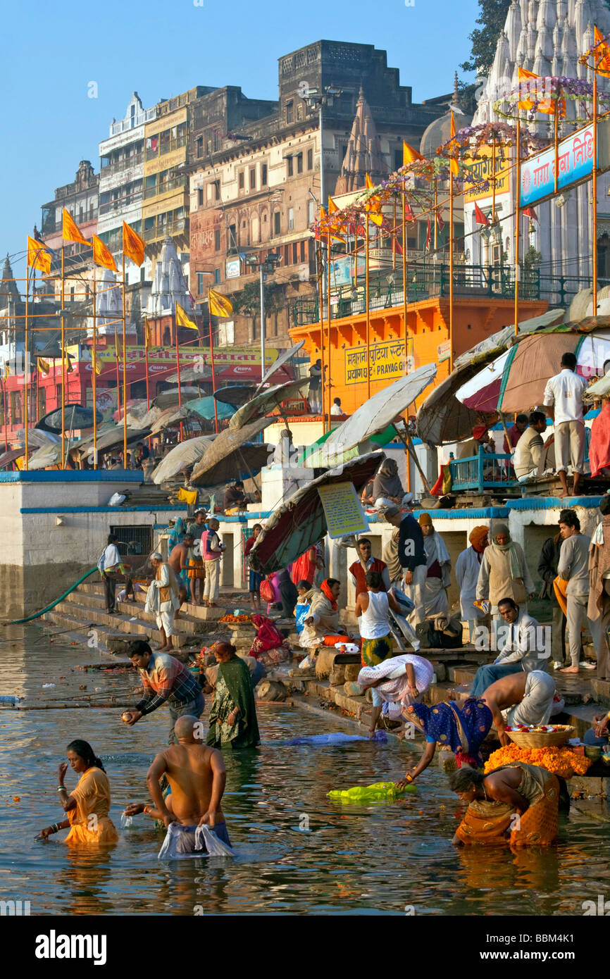 Benares ganges immagini e fotografie stock ad alta risoluzione - Alamy