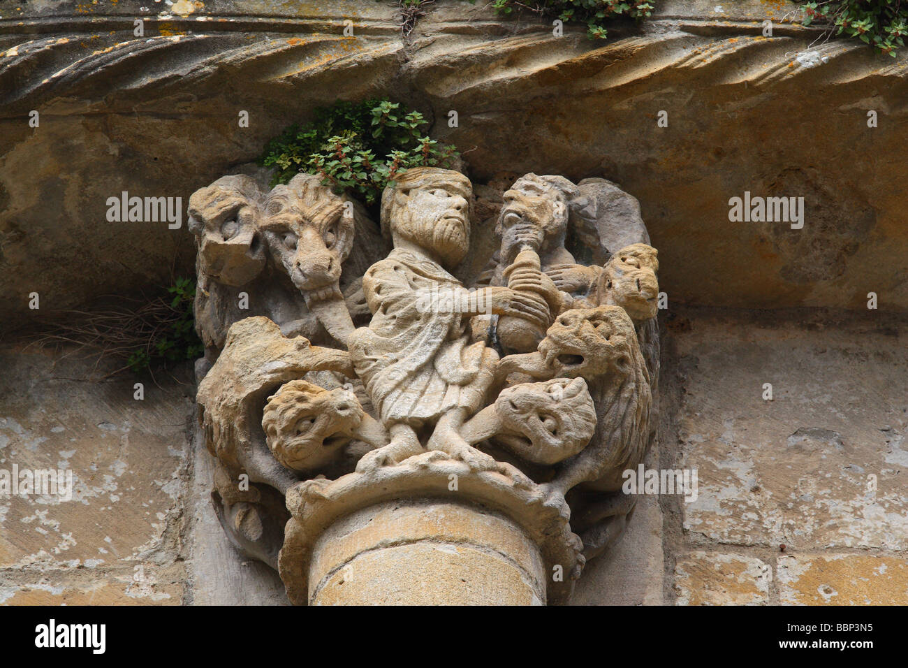 Capitello romanico immagini e fotografie stock ad alta risoluzione - Alamy