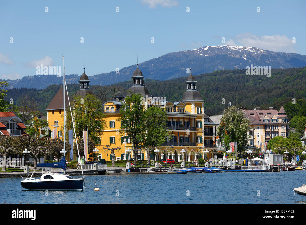 Il castello di Velden presso il lago Woerthersee, Carinzia, Austria, Europa Foto stock - Alamy