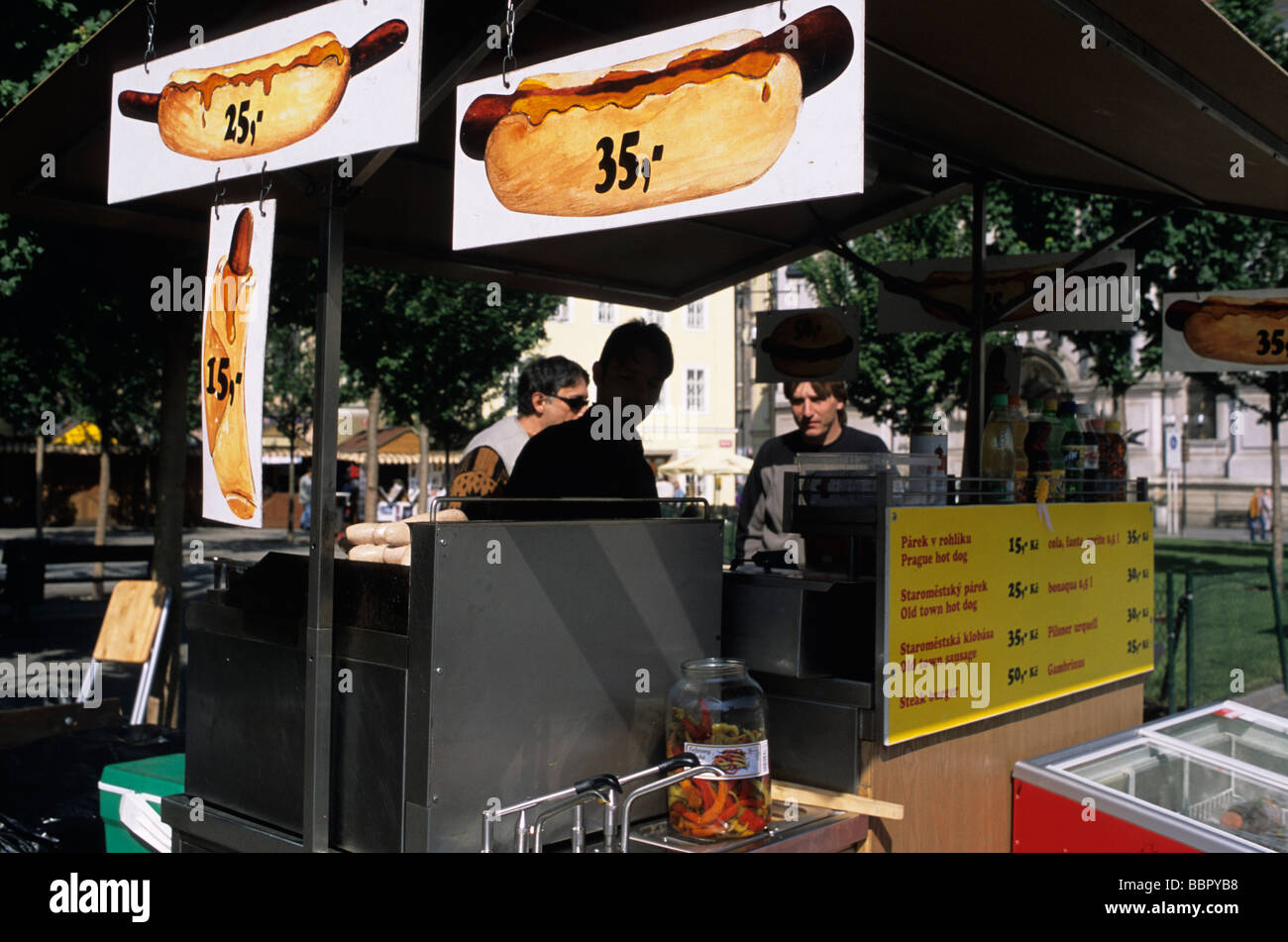 Bancarella vendendo hot dog immagini e fotografie stock ad alta ...