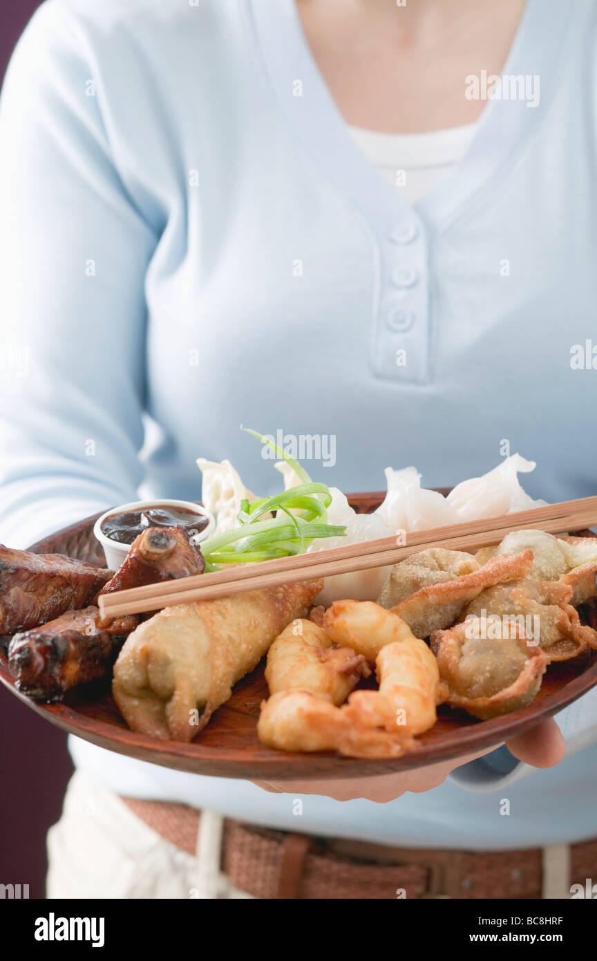 Donna e pallida in piedi immagini e fotografie stock ad alta ...