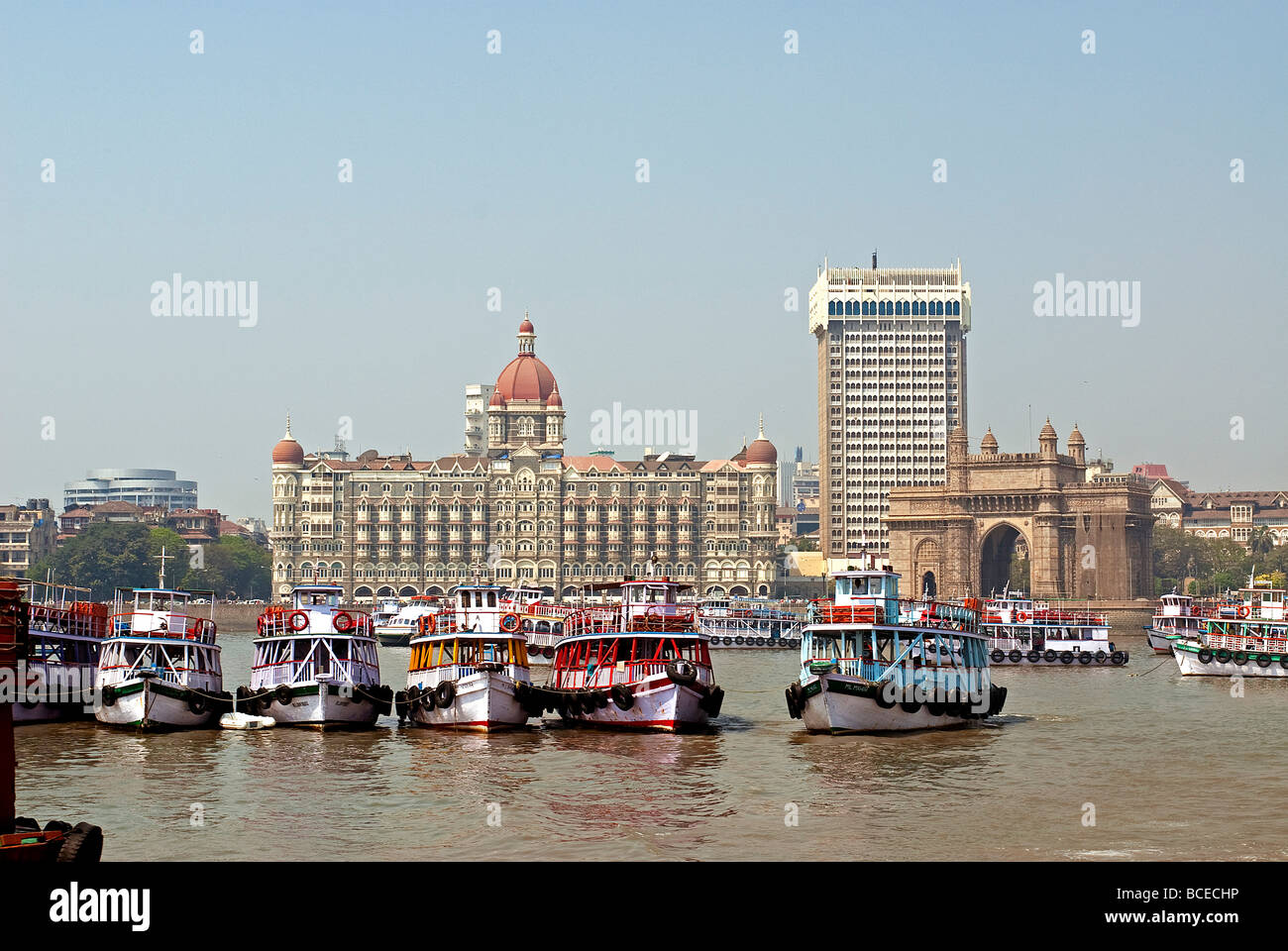 India, Mumbai Bombay, India Gate. Porto di Bombay guardando verso l ...