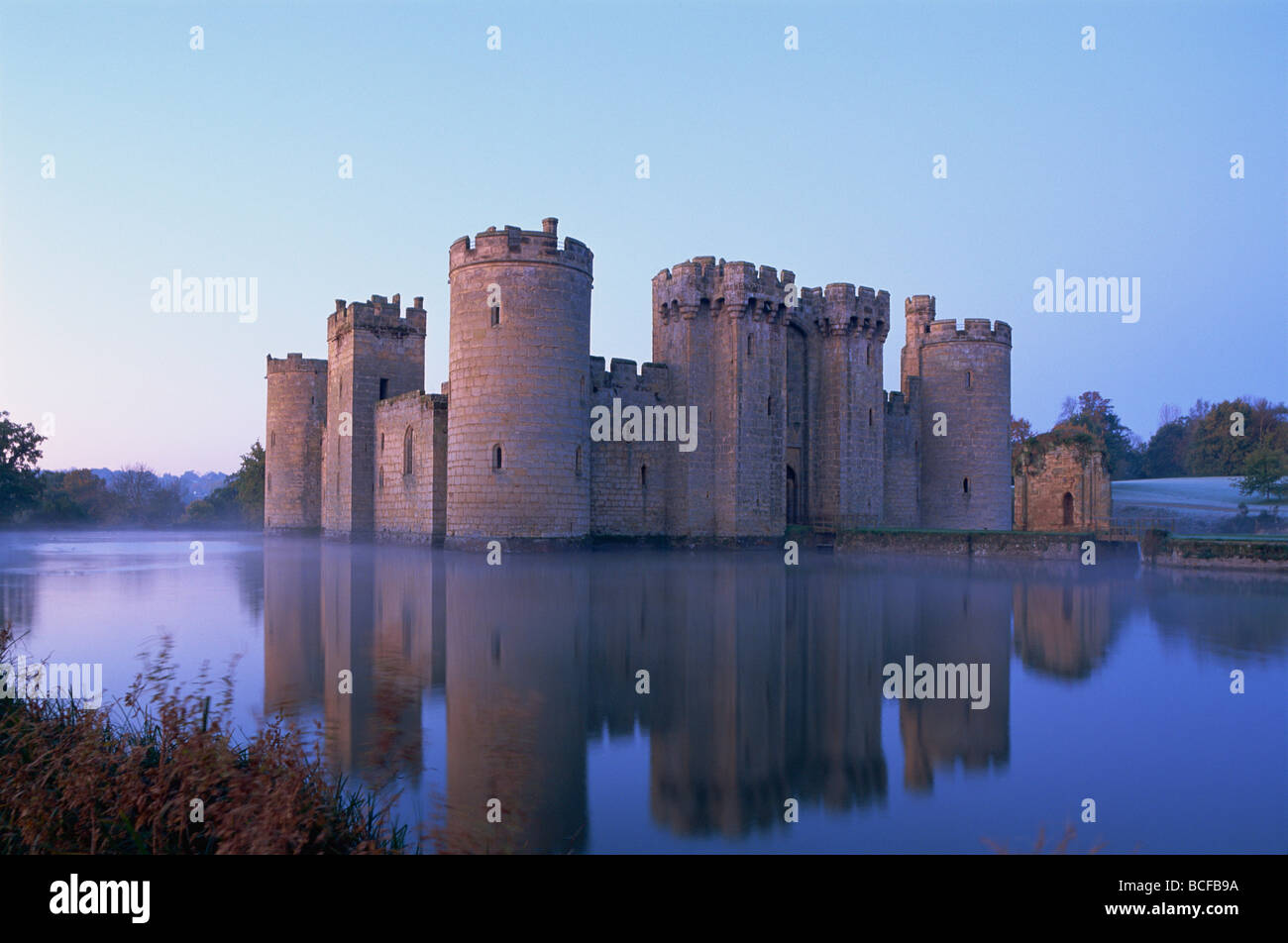 Fossato del castello di bodiam immagini e fotografie stock ad alta ...