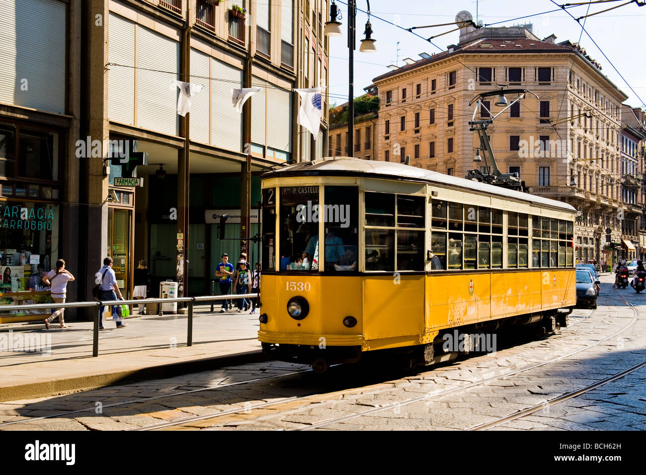 Tram di milano immagini e fotografie stock ad alta risoluzione - Alamy