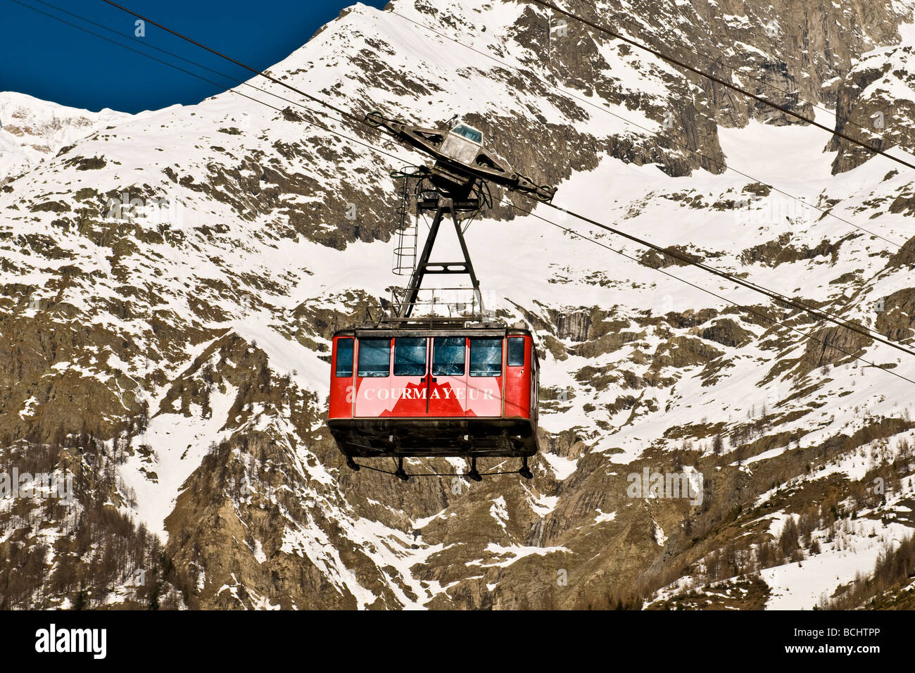La funivia della Val Veny Monte Bianco Aosta Italia Foto stock - Alamy
