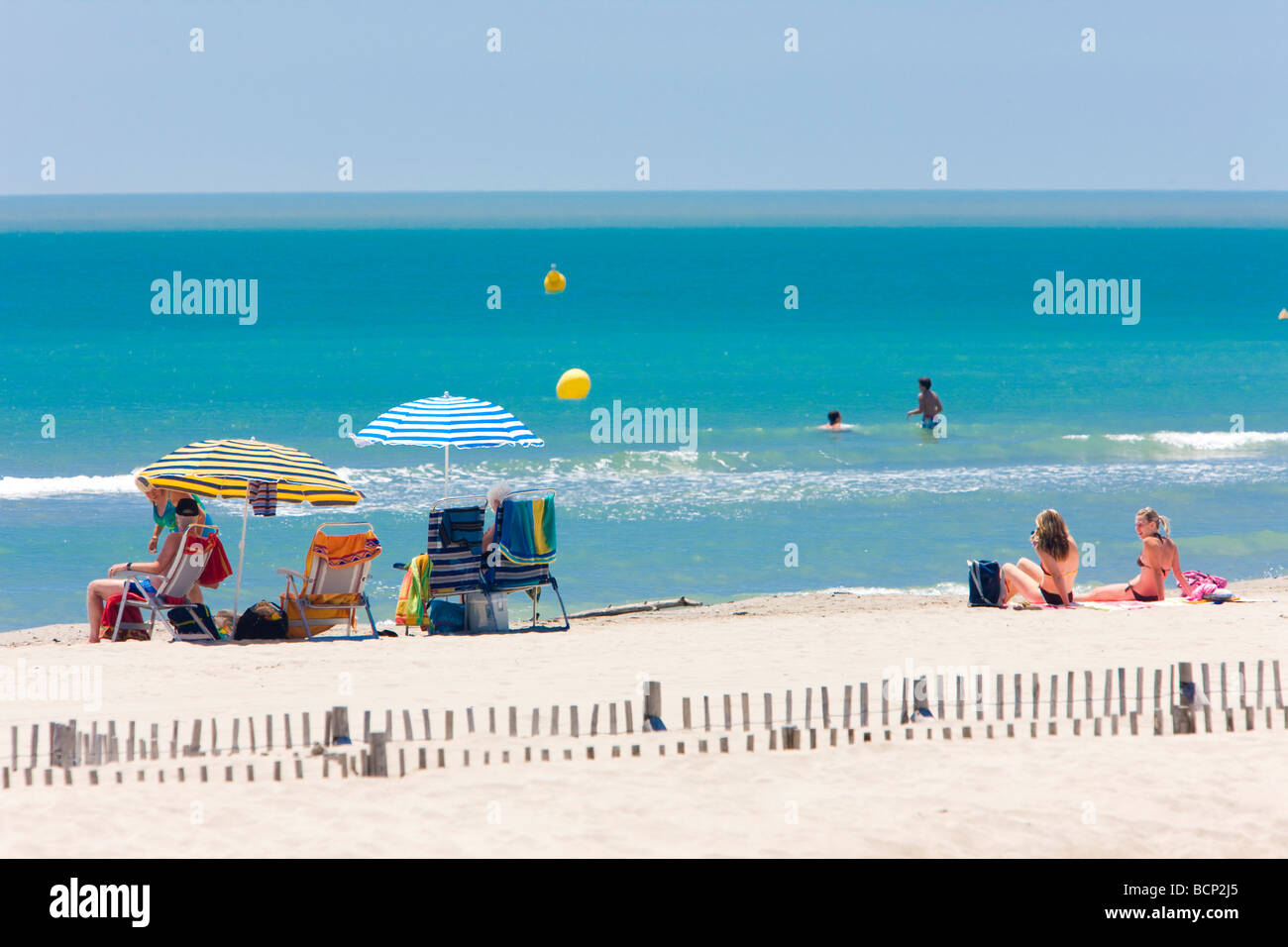 Sulla spiaggia di Les Saintes Maries de la Mer Camargue Provenza ...