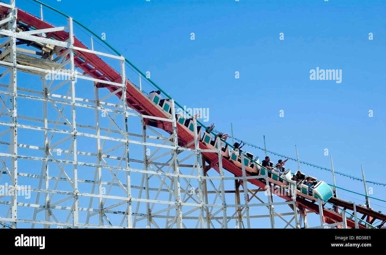 Roller coaster drop immagini e fotografie stock ad alta risoluzione - Alamy