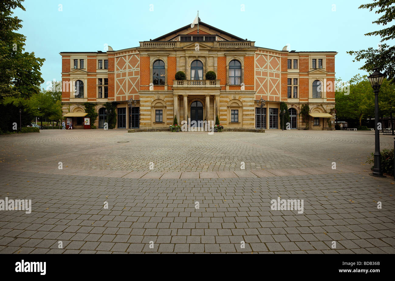 The bayreuth festspielhaus or bayreuth festival theatre immagini e ...