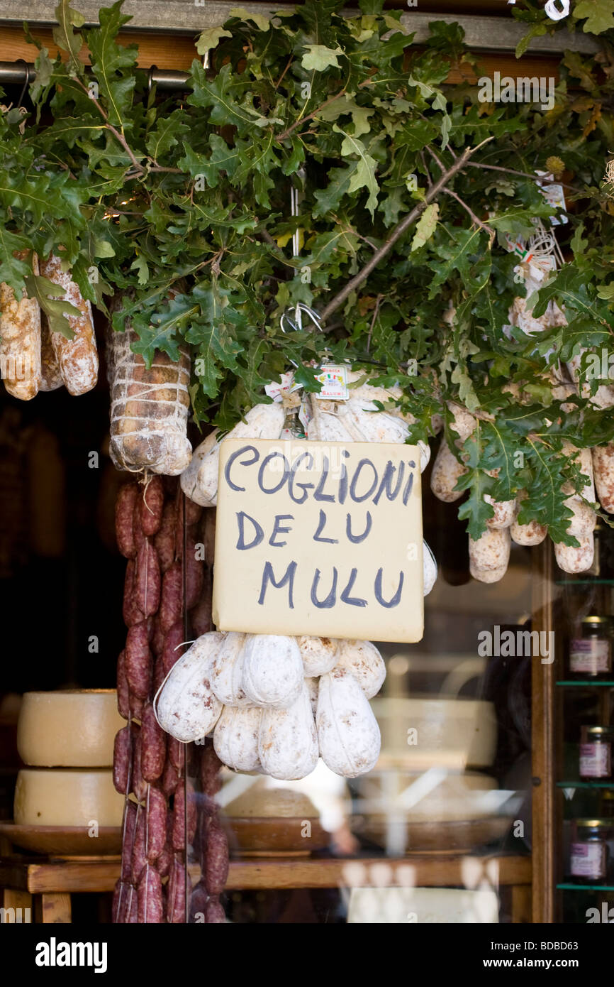 Insaccati appesi immagini e fotografie stock ad alta risoluzione - Alamy