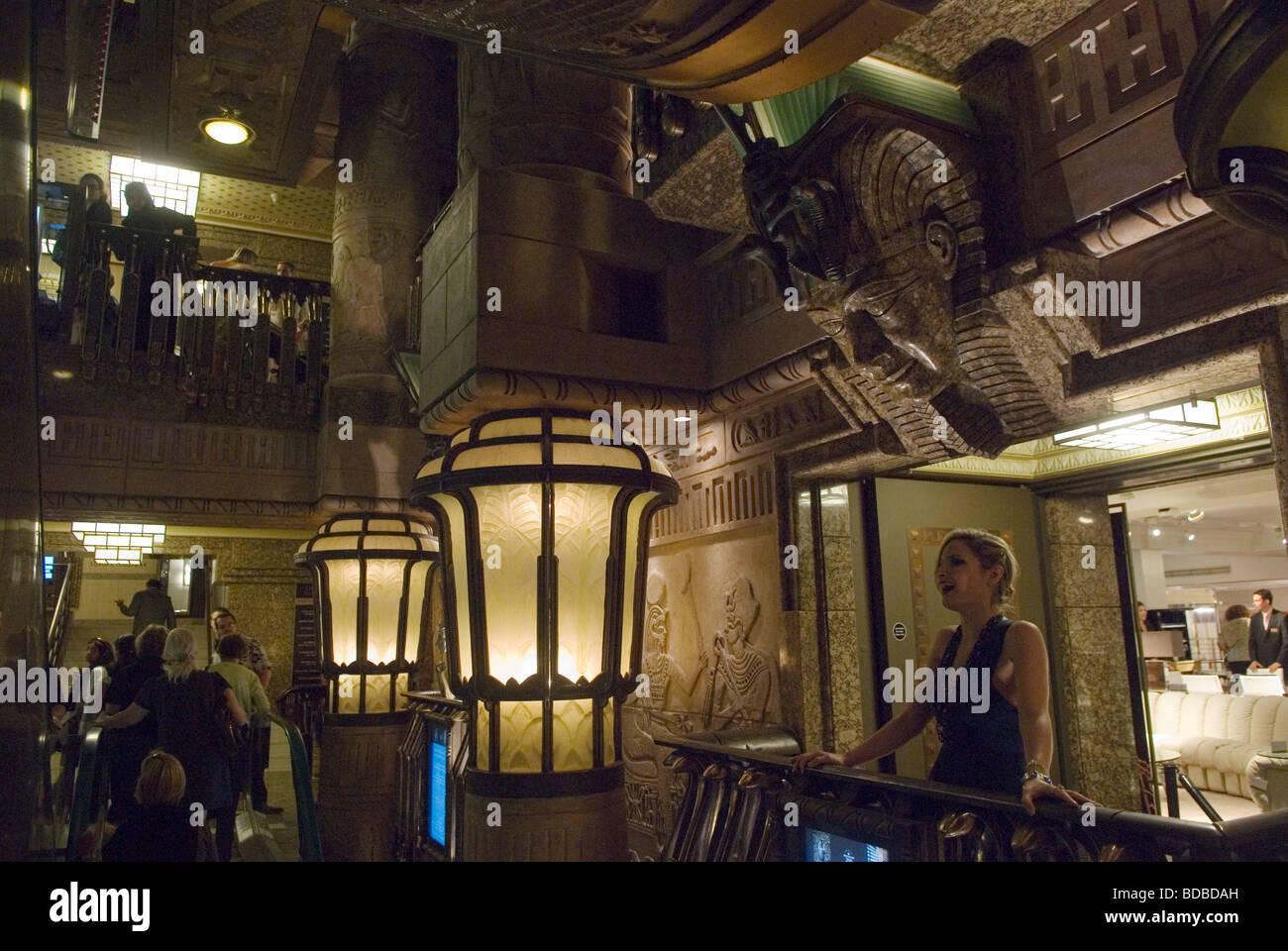 Harrods store interior immagini e fotografie stock ad alta risoluzione ...