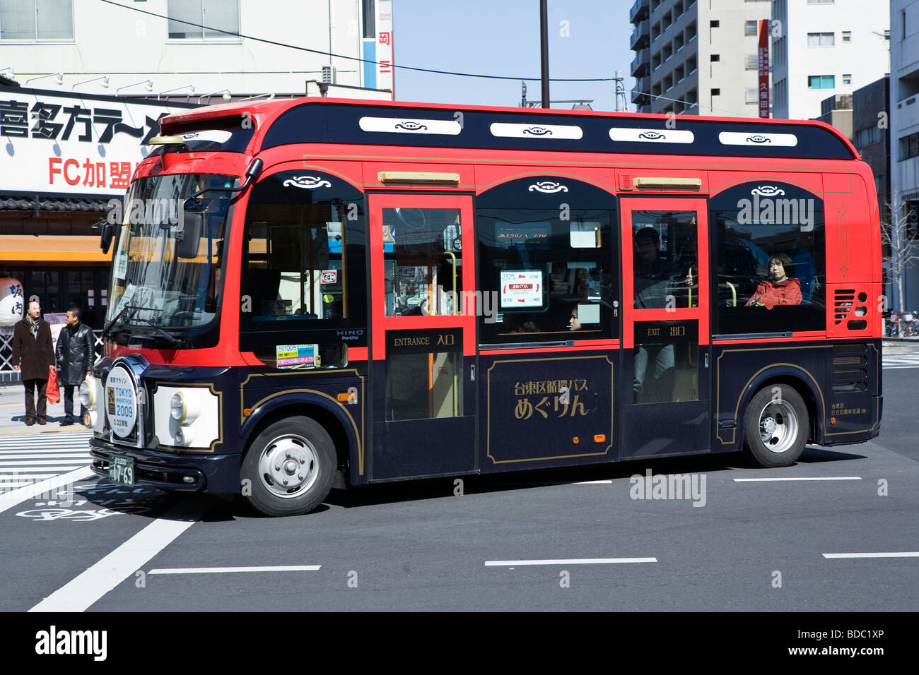 Minibus in giappone immagini e fotografie stock ad alta risoluzione - Alamy