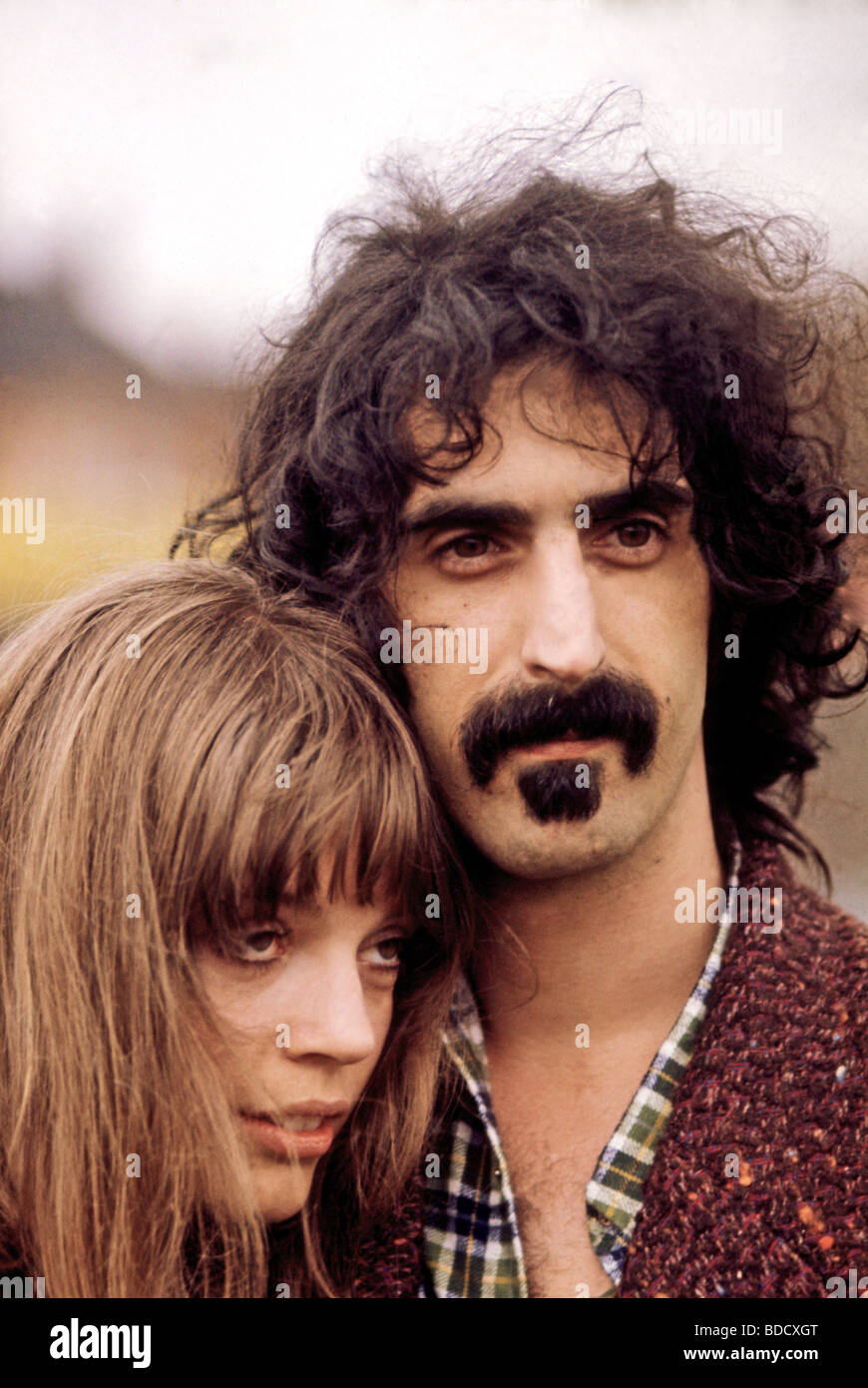FRANK ZAPPA noi musicista rock moglie sua moglie Gail nel 1967 Foto ...