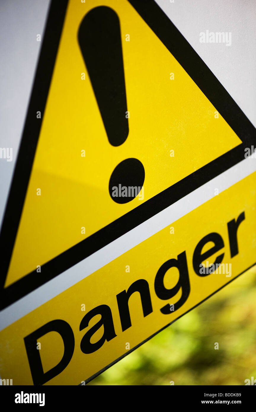 Segnali di pericolo del triangolo immagini e fotografie stock ad alta ...