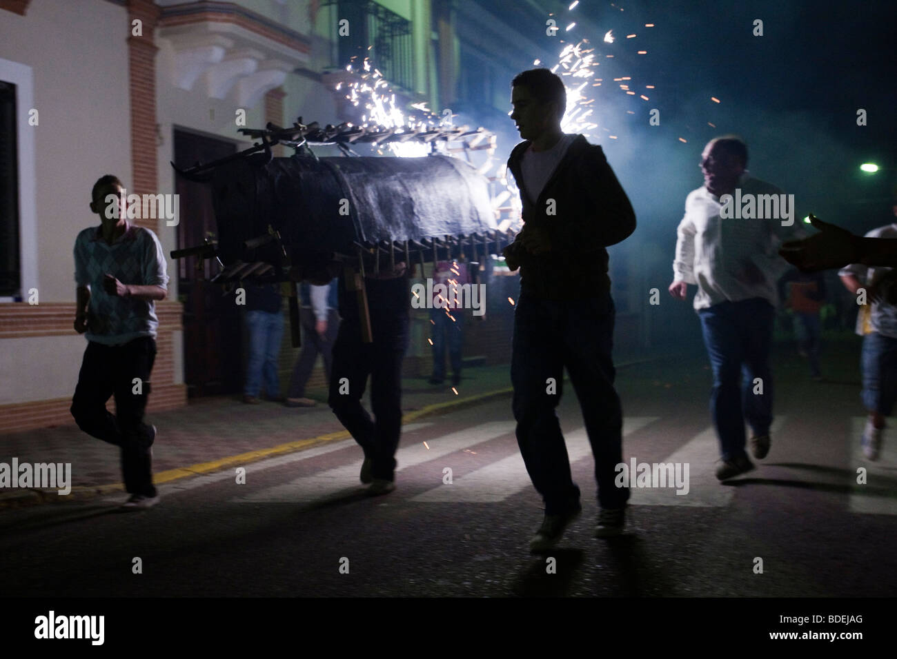 Toro de fuego immagini e fotografie stock ad alta risoluzione - Alamy