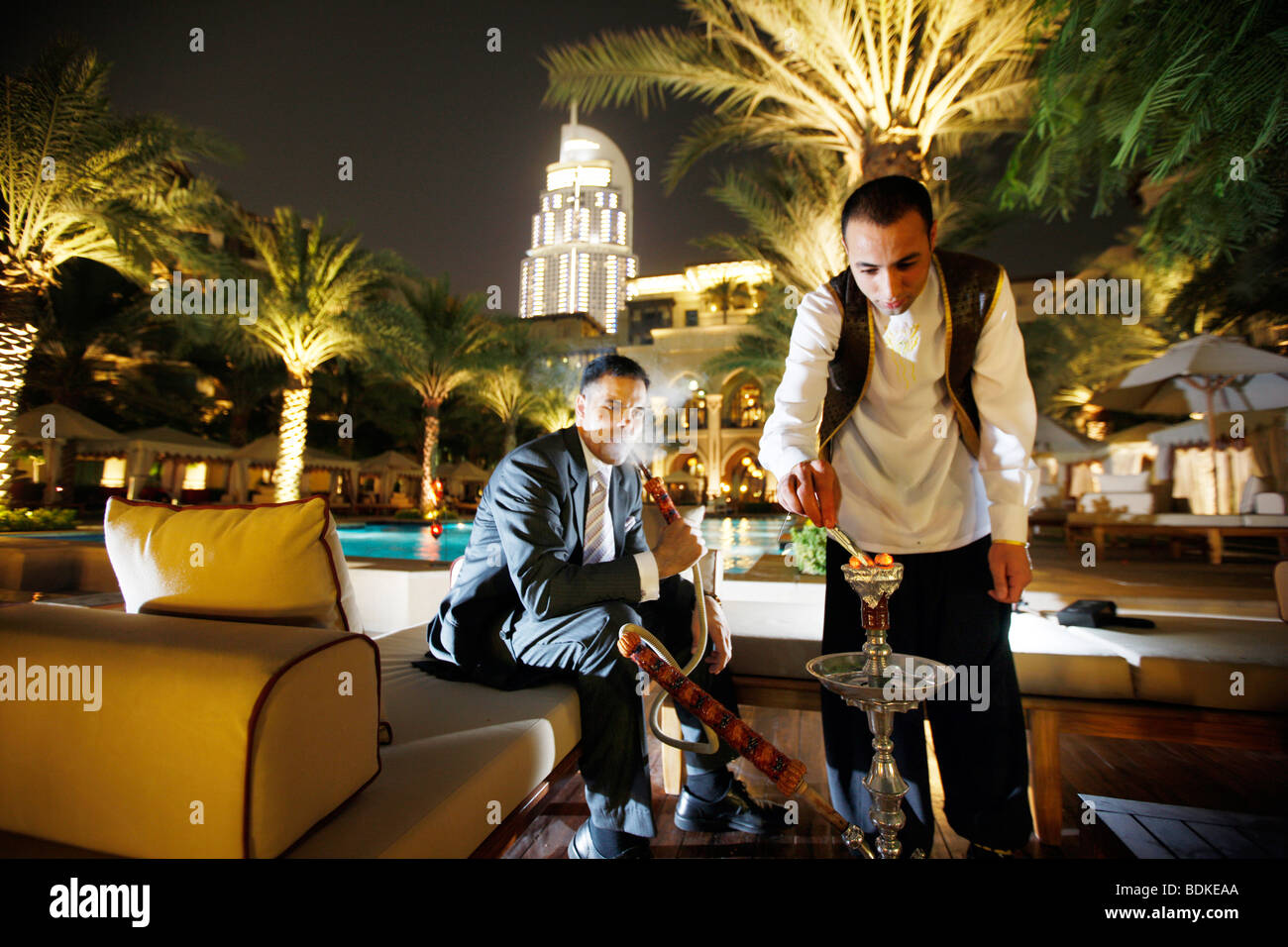 Uae dubai shisha pipe smoking immagini e fotografie stock ad alta ...