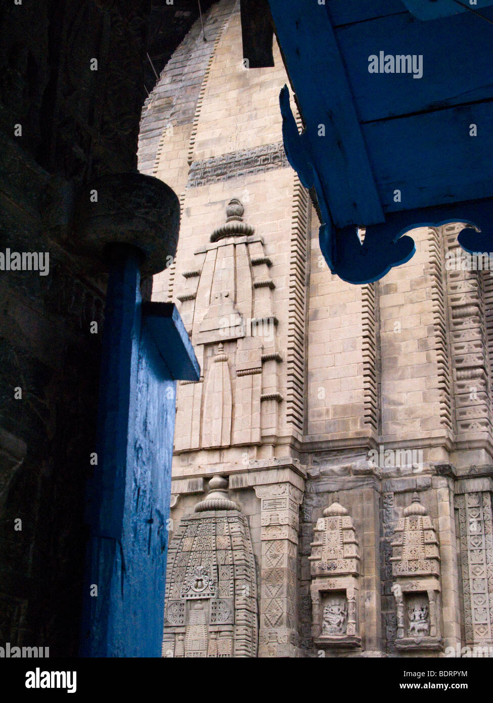 Sikhara tower & muratura in pietra nel Laxmi Narayan tempio complesso ...