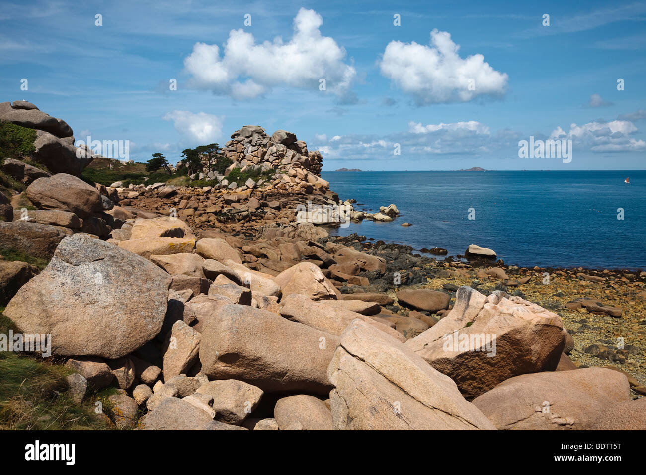 Costa di granito rosa cote de granit rose immagini e fotografie stock ...