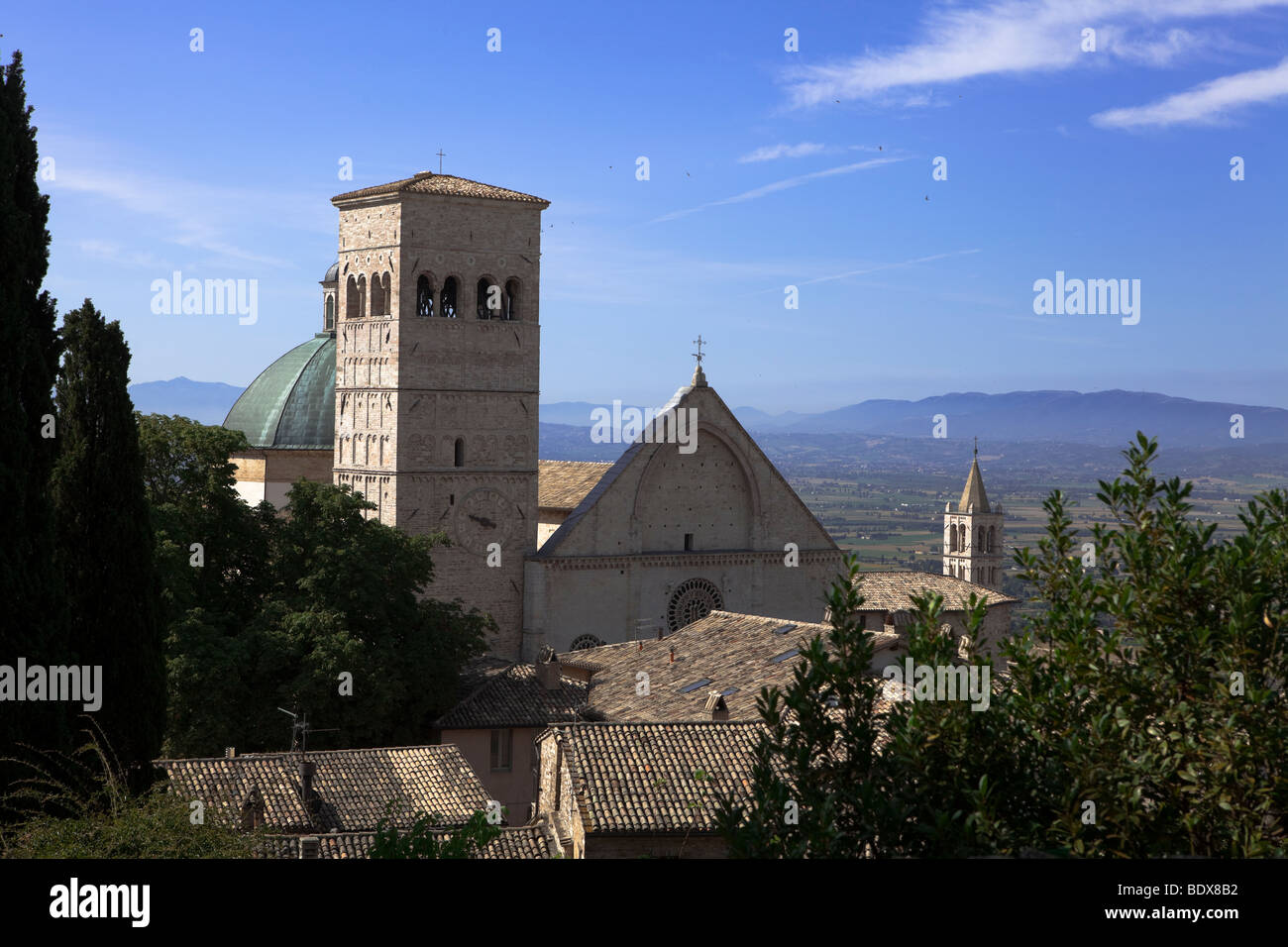 La Basilica di Santa Chiara e il villaggio di Assisi (Santa Chiara ...