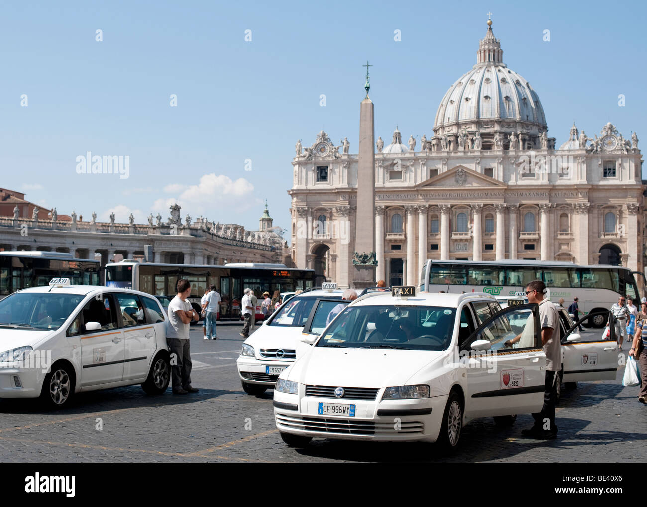 Taxi roma immagini e fotografie stock ad alta risoluzione - Alamy
