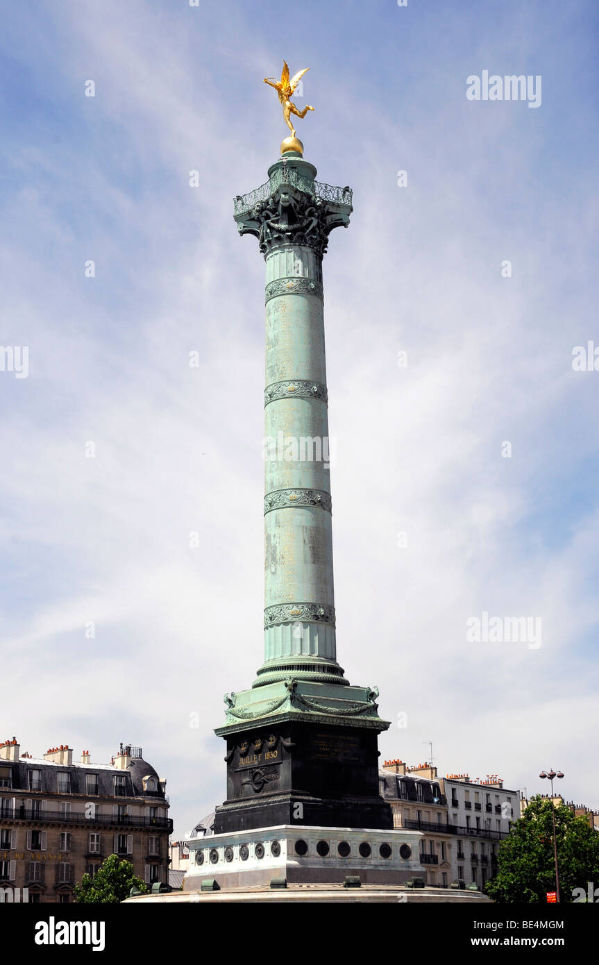 Angelo dorato sulla luglio pilastro, Place de la Bastille square ...