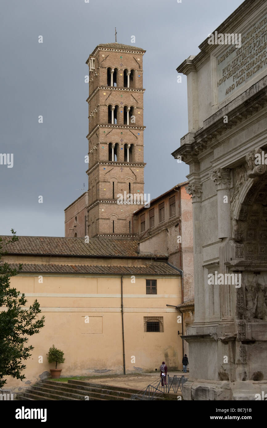 La chiesa e il campanile di santa francesca romana immagini e fotografie stock ad alta ...