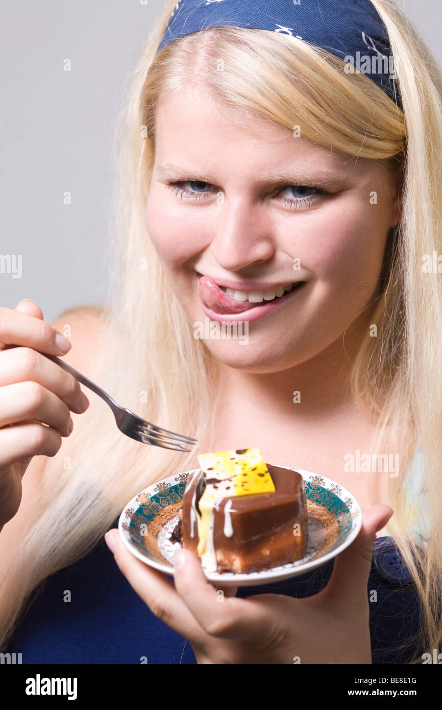 Fat woman eating cake immagini e fotografie stock ad alta risoluzione ...