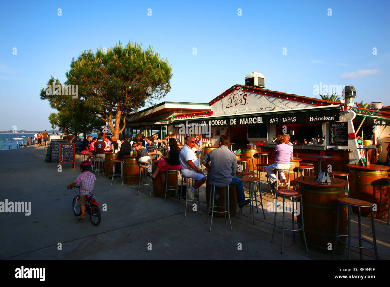 Terrazza del bar sulla spiaggia immagini e fotografie stock ad alta ...